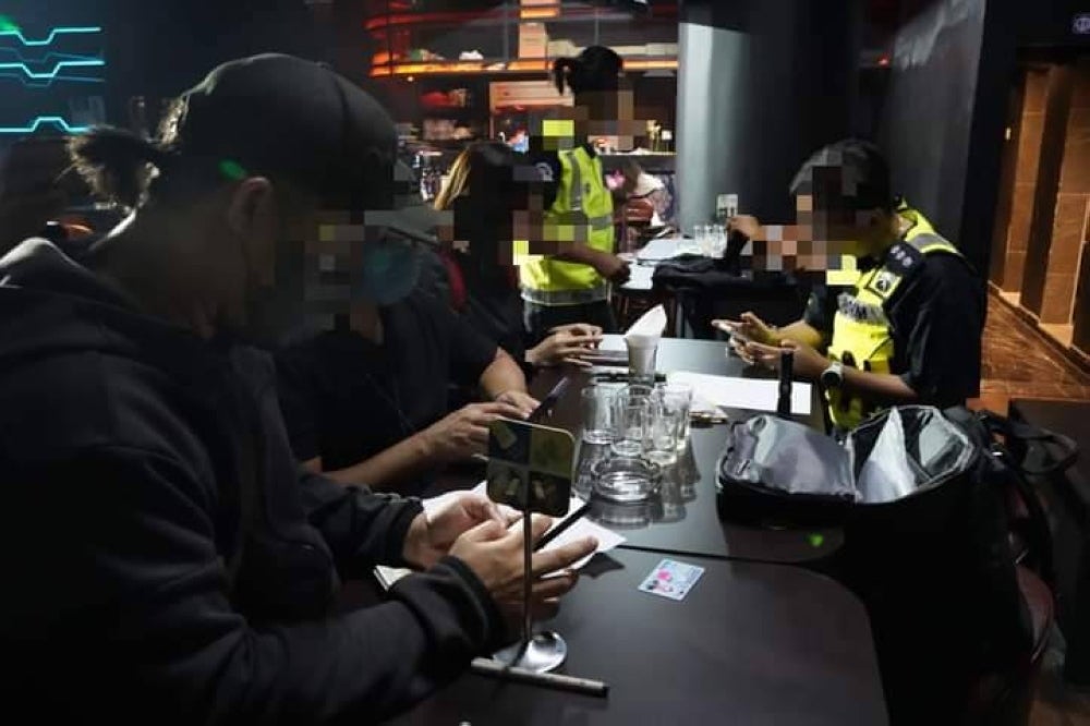 Guna khidmat 'mummy' warga asing tarik pelanggan - Sinar Harian