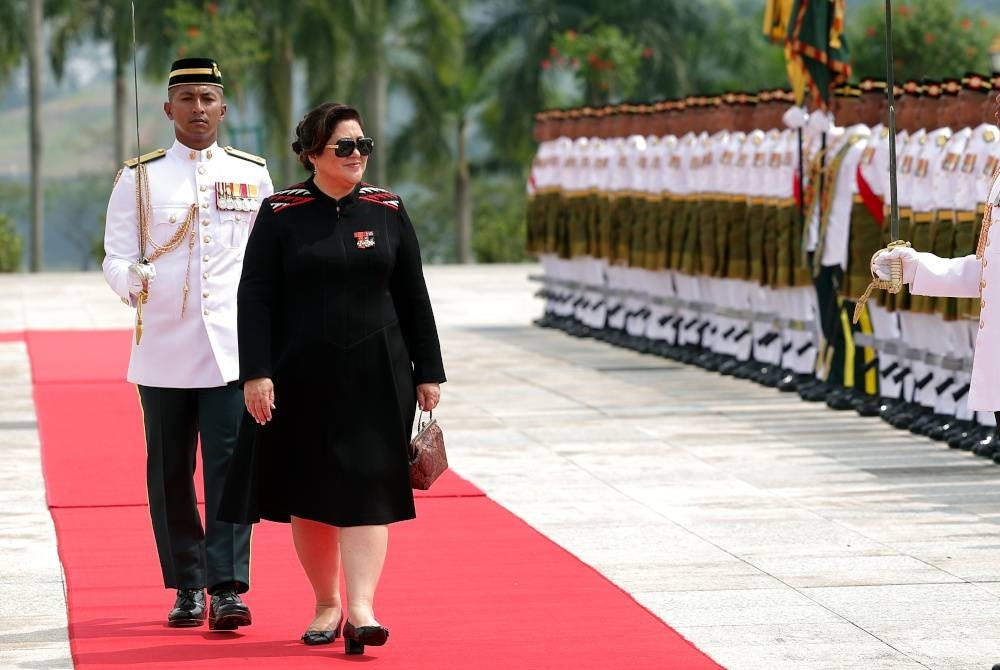 Gabenor Jeneral New Zealand diberi sambutan negara di Istana Negara ...