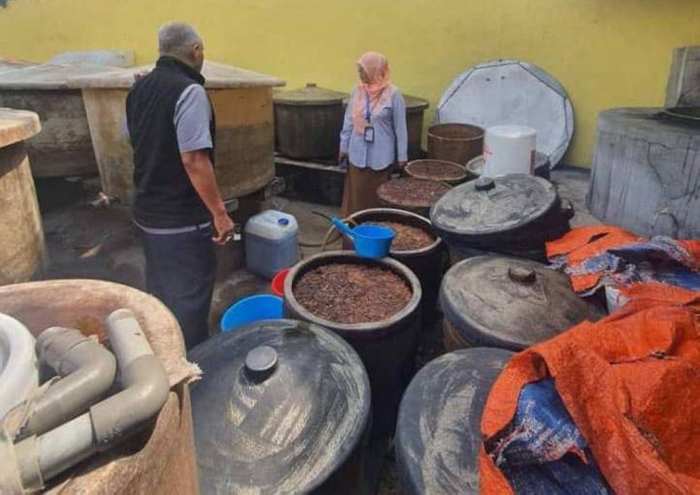 Rumah jadi pusat proses kicap diarah tutup - Sinar Harian