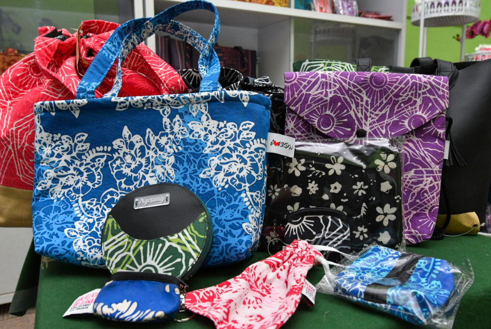 'Beg ngesong' martabatkan batik Kelantan - Sinar Harian