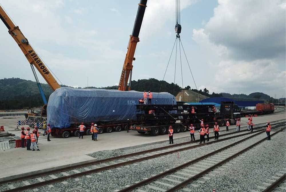 Lokomotif diesel pertama ECRL tiba di Malaysia - Sinar Harian