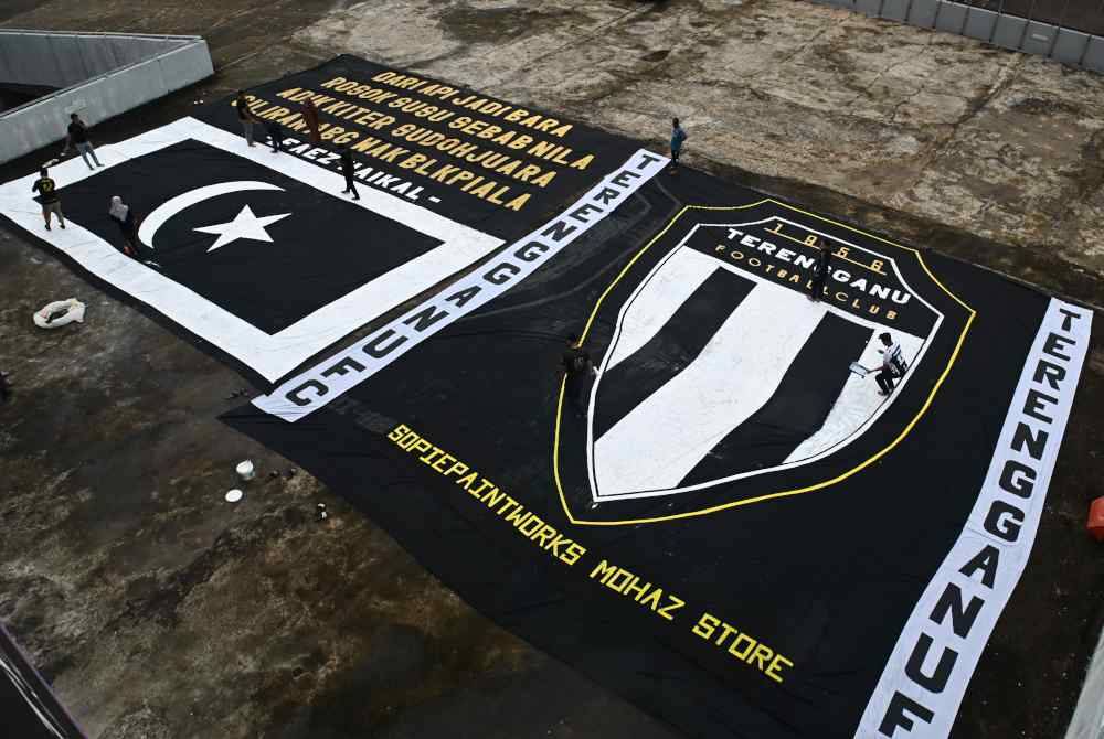 Final Piala Malaysia: Bendera, kain rentang gergasi iringi Terengganu ...