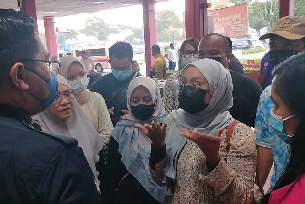 'Kami sekeluarga perlukan doa anda semua' - Isteri Hamdan Senario ...