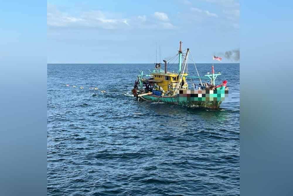 Bot nelayan gajikan PATI ditahan, 300kg hasil laut dirampas - Sinar Harian