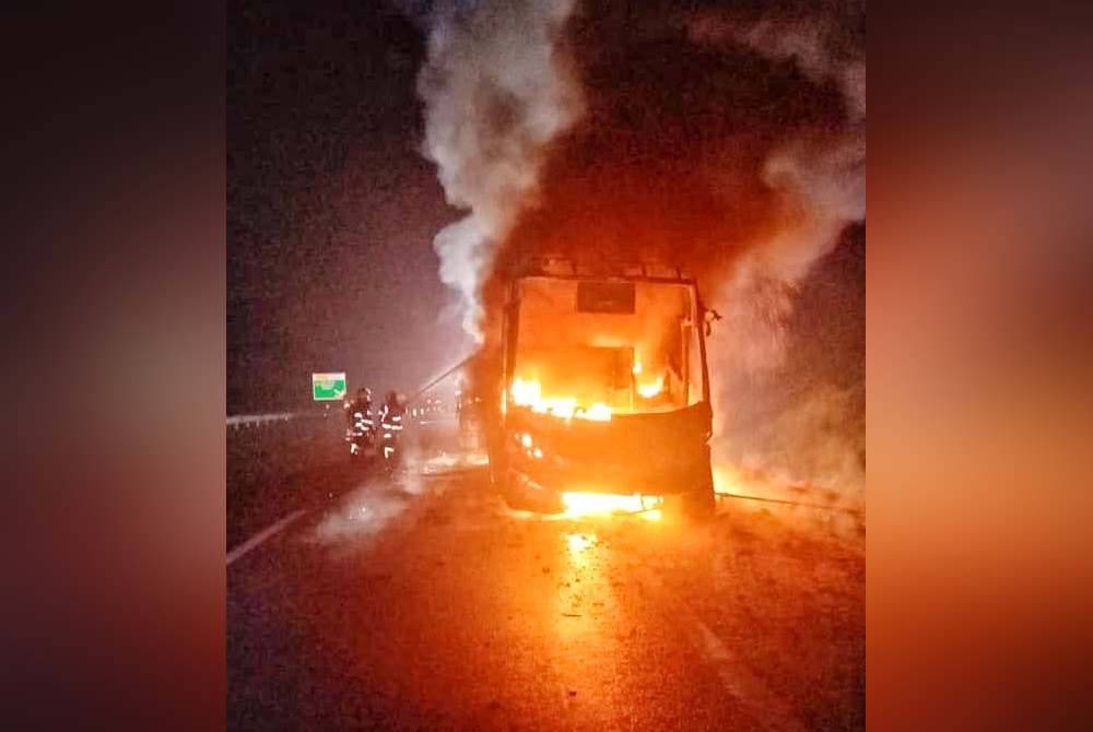 Seorang maut, enam cedera bas ekspres dua tingkat terbakar - Sinar Harian