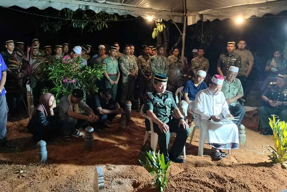 Lans Koperal Mohd Hafiz, Sarjan Rozali selamat dikebumikan - Sinar Harian