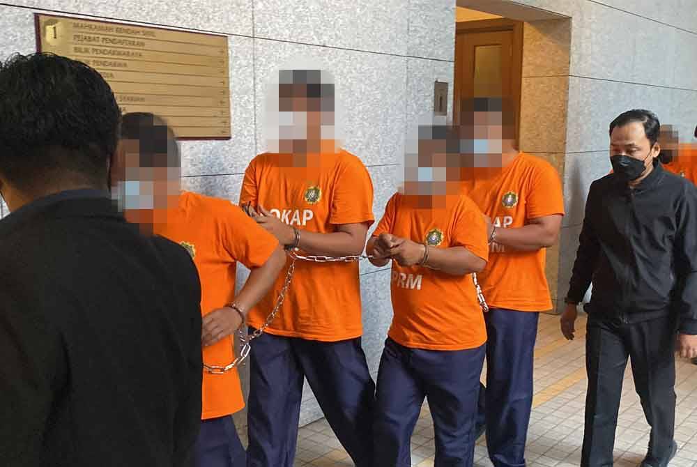 Terima rasuah daripada sindiket penyeludupan: 10 penjawat awam direman ...