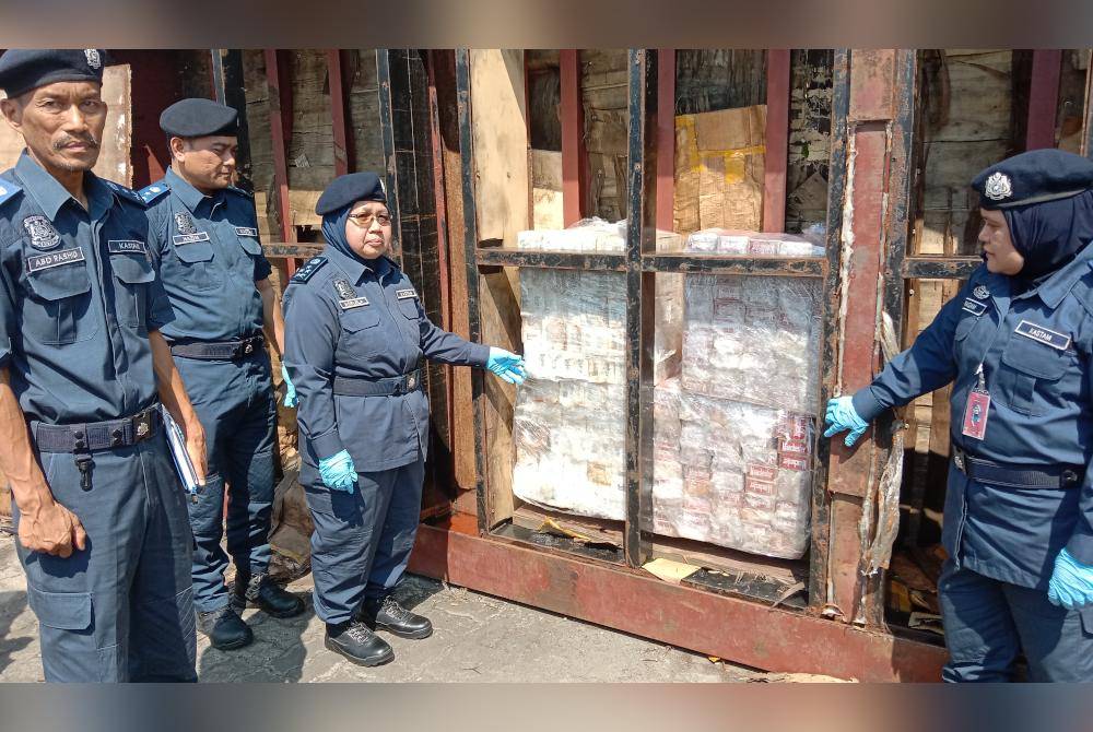 Sembunyi 1.32 juta batang rokok bawah 'perut' kontena - Sinar Harian