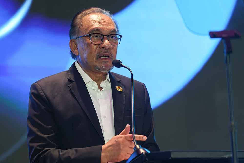 Malaysia mampu jadi hab utama bekal cip kuasa kereta elektrik - Anwar ...