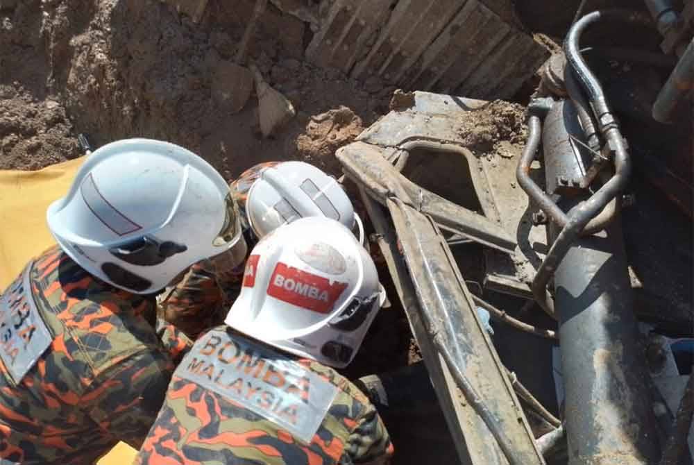 Lelaki maut jengkaut terbenam dalam lumpur - Sinar Harian