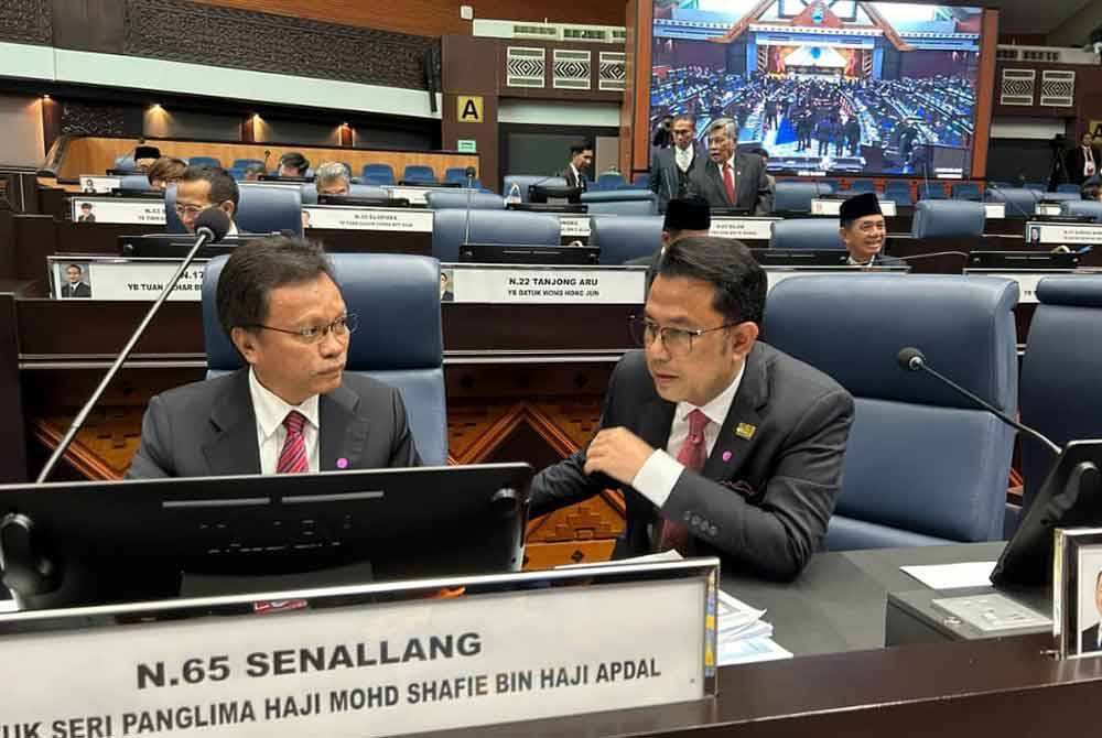 Sidang DUN Sabah bermula kecoh, Shafie Apdal tuntut tarik balik ...