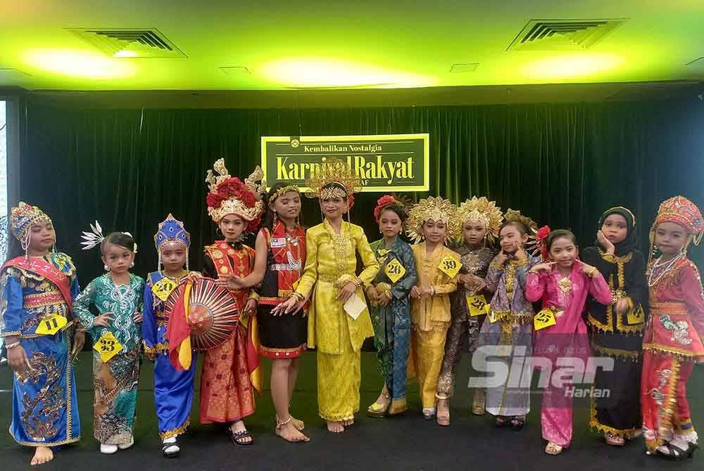 Peraga kebaya songket tradisional berusia 50 tahun - Sinar Harian