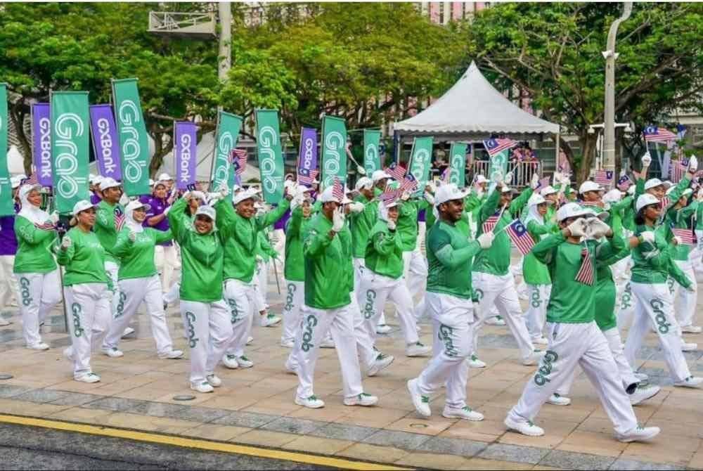 500 pemandu, penghantar dan staf Grab sertai perarakan Hari Kebangsaan ...