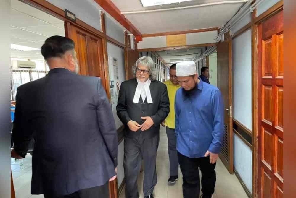 'Ebit Lew minta buka sikit demi sedikit semua pakaian' - Saksi - Sinar ...