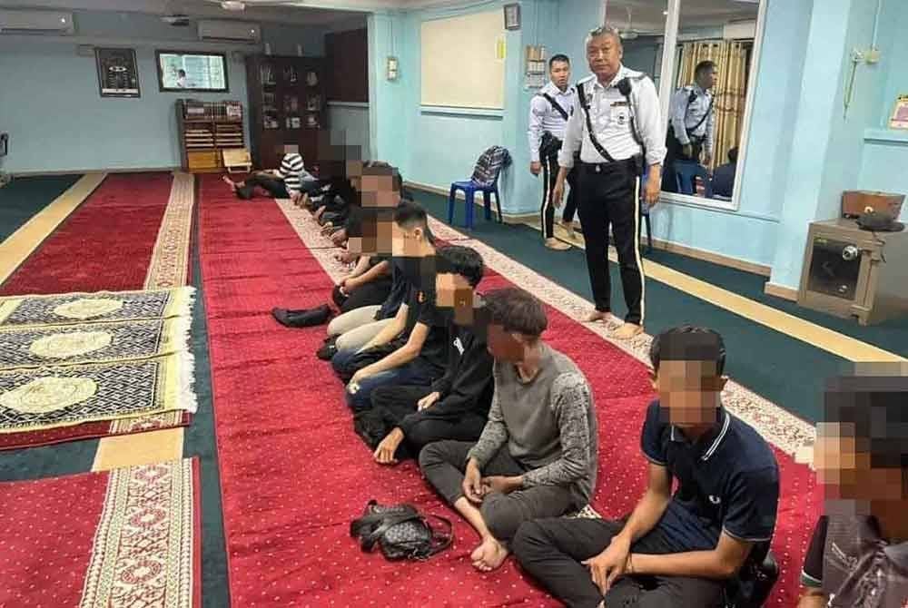 13 'mat rempit' dibawa solat Subuh berjemaah - Sinar Harian