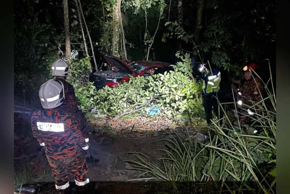 Brek tangan diturunkan, pacuan empat roda terjunam ke gaung - Sinar Harian