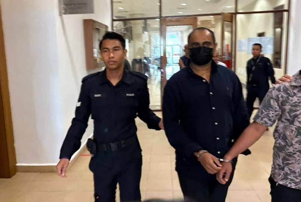 Suami Zahnita tiba di mahkamah untuk pertuduhan - Sinar Harian