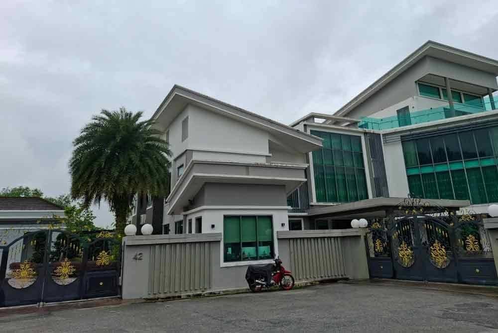 Datuk Vida masih di luar negara, lelongan harta ditangguh - Sinar Harian