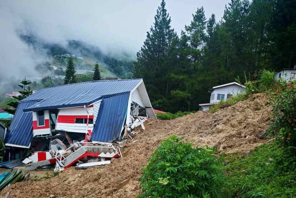 Rumah inap desa ranap dalam tanah runtuh - Sinar Harian