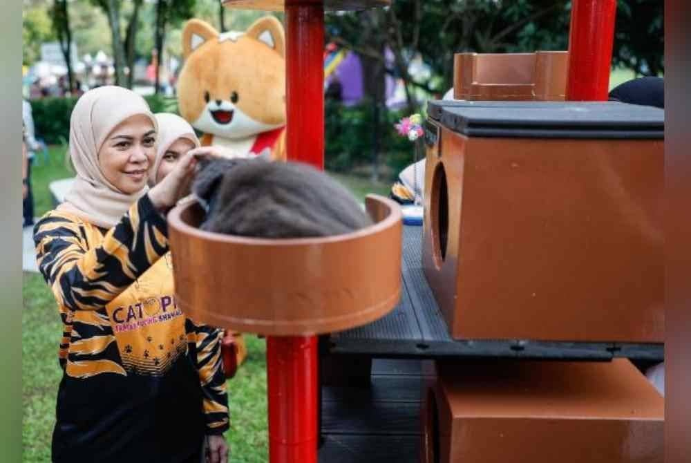 Tengku Permaisuri Selangor berkenan rasmi Taman Kucing Catopia - Sinar ...