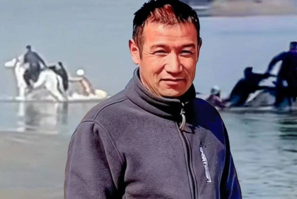 'Putera raja' naik kuda putih selamatkan lelaki lemas - Sinar Harian