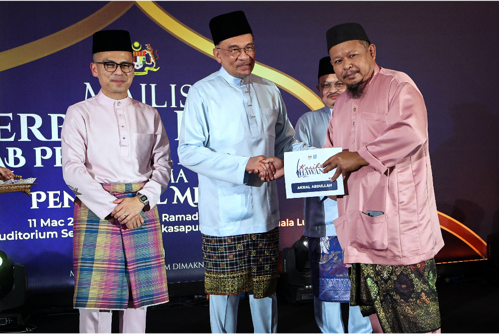 Anwar santuni pengamal media pada Majlis Berbuka Puasa bersama Perdana ...