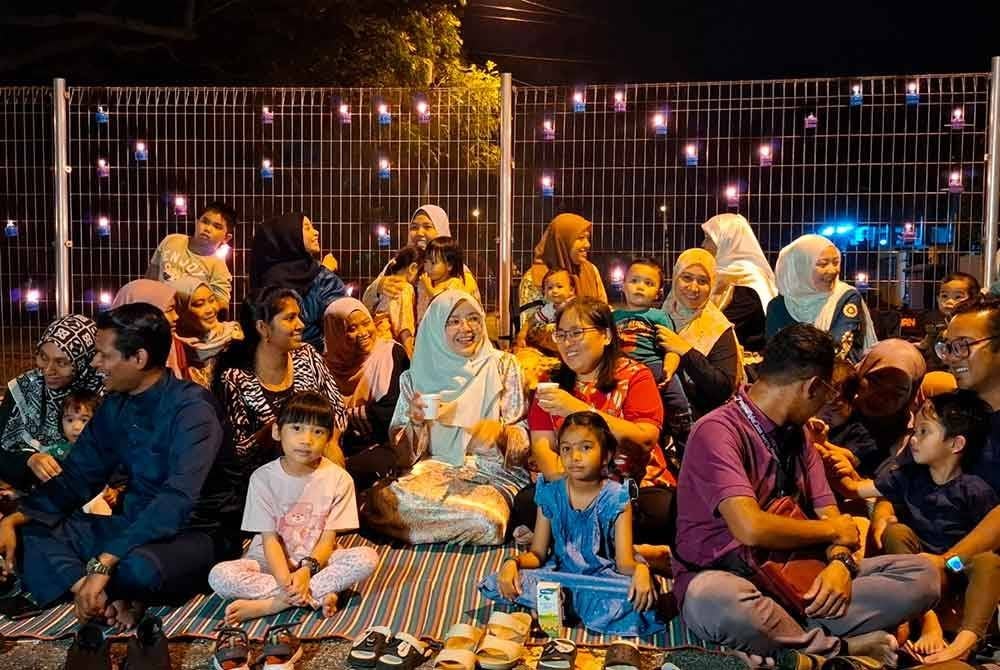 Penduduk Cina, India bantu hidupkan tradisi pelita panjut - Sinar Harian