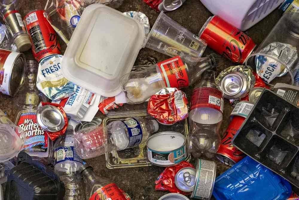 Botol Coca-Cola bakal buang jutaan tan plastik ke laut menjelang 2030 ...