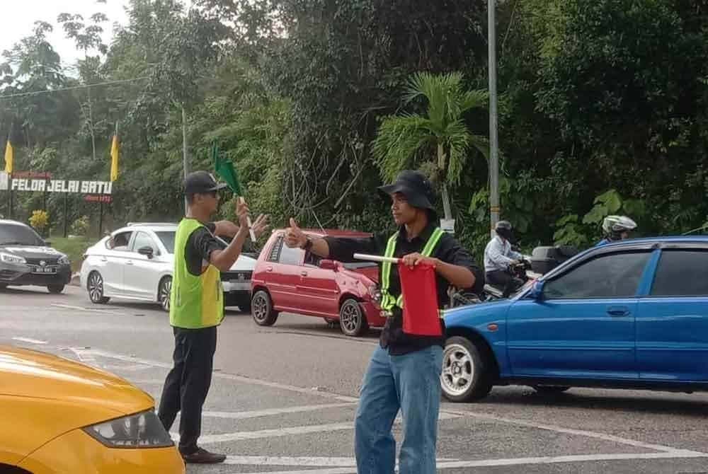 Jalan sesak, anak Felda Jelai jadi 'polis trafik' - Sinar Harian