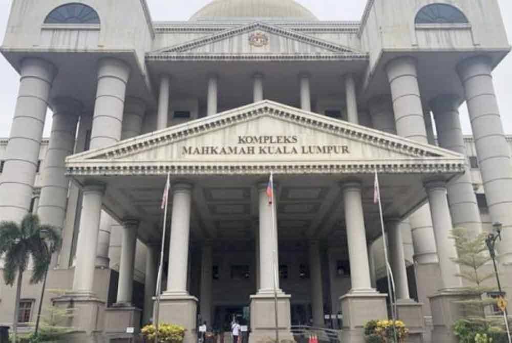 Dua lelaki didakwa guna ‘notis saman’ palsu letak di kereta awam ...