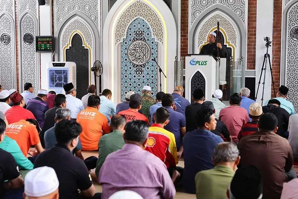 Solat Jumaat pertama di Surau Madani R&R Seremban - Sinar Harian