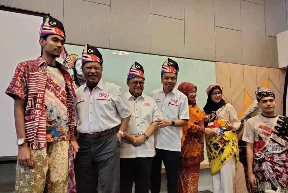 Merdeka Batik Fun Walk 2025 tarik peserta antarabangsa - Sinar Harian