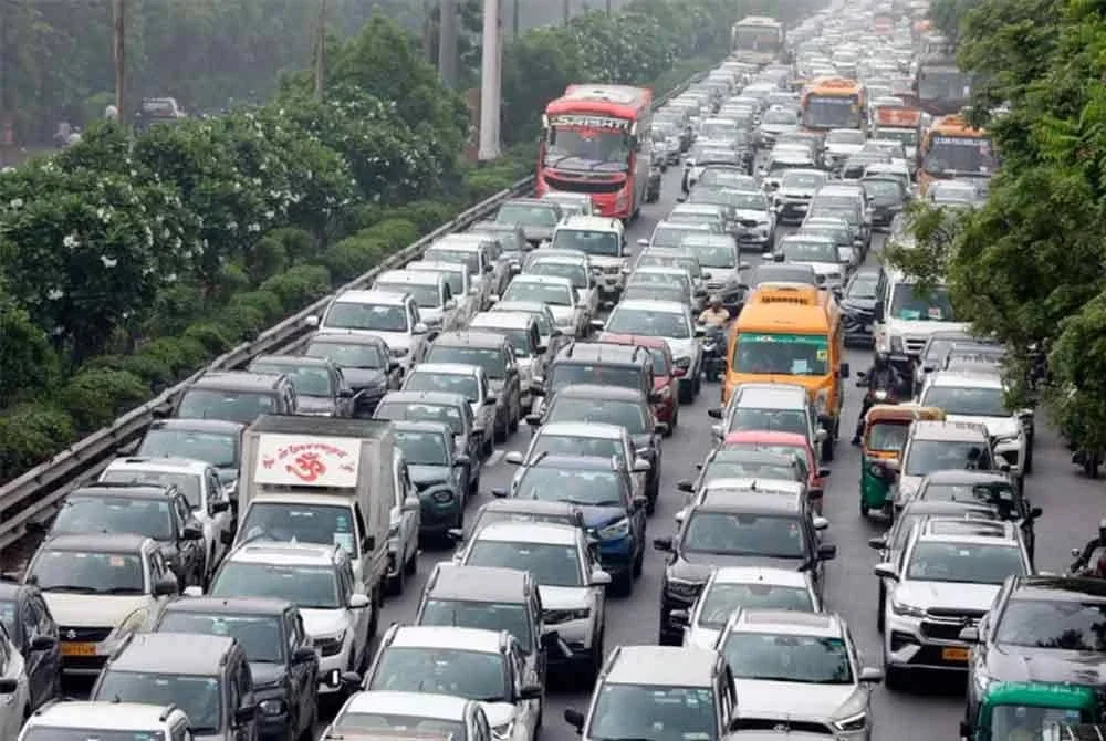 Najis lembu bakal gerakkan kereta sejauh 5,500km di India tanpa cemar ...