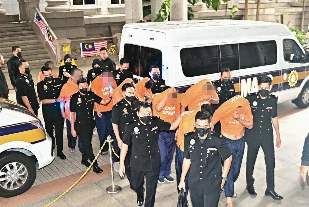 Pegawai kanan ATM, wartawan direman kes sindiket penyeludupan - Sinar ...