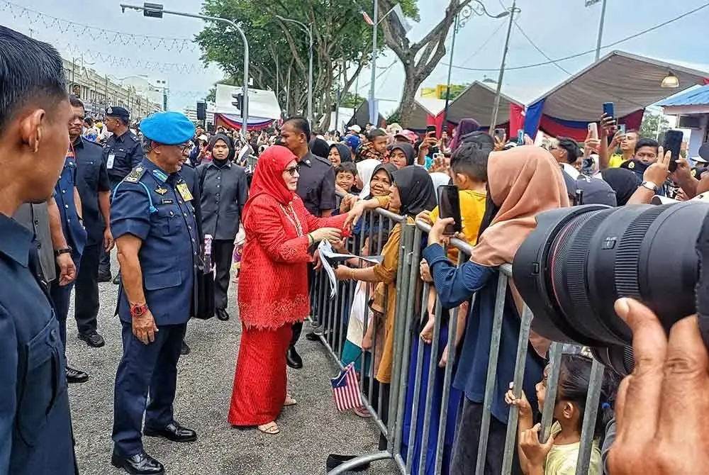 Sultan Pahang, Tengku Ampuan berkenan raikan rakyat selepas sambutan ...