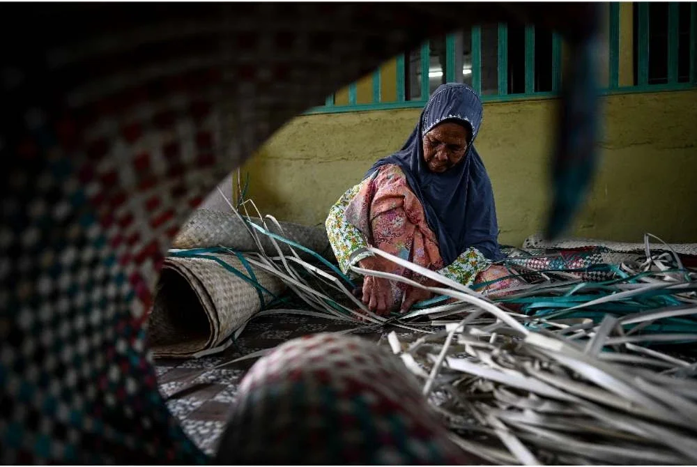 Anyaman tikar mengkuang - Sinar Harian